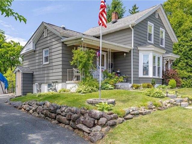 house with 4 bedroom, Warwick RI DS104044211