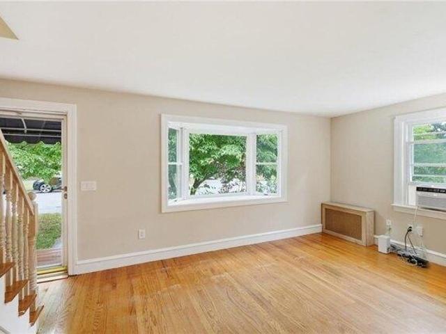 house with 4 bedroom, Warwick RI DS104232643