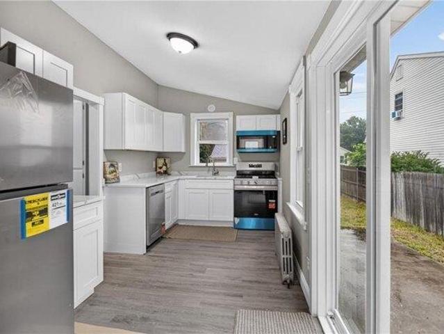 house with 4 bedroom, Warwick RI DS104374182
