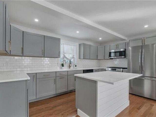 house with 4 bedroom, Warwick RI DS103442754