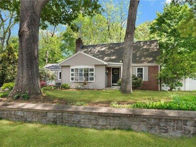 house with 4 bedroom, Warwick RI DS103602967