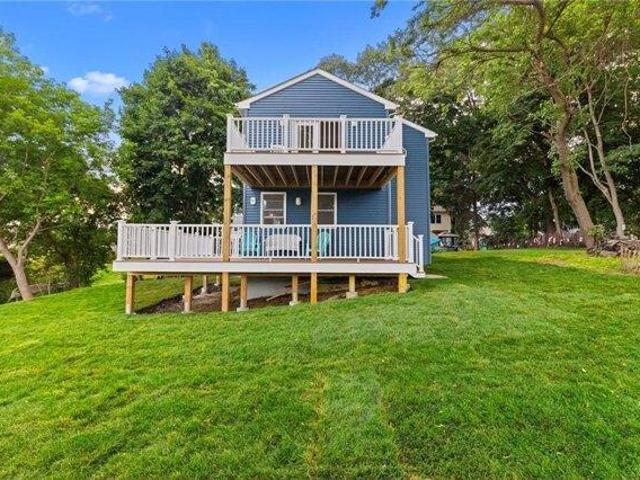 house with 4 bedroom, Warwick RI ES104189158