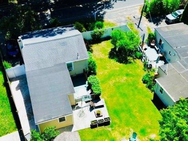house with 4 bedroom, Warwick RI ES104190220