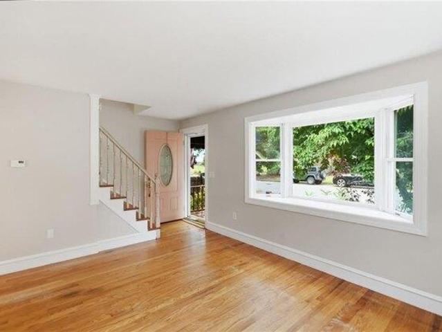 house with 4 bedroom, Warwick RI ES104232643