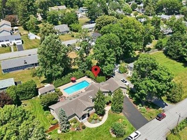 house with 4 bedroom, Warwick RI ES104541982
