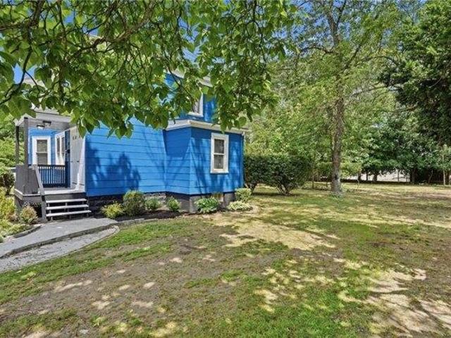 house with 4 bedroom, Warwick RI ES104833241