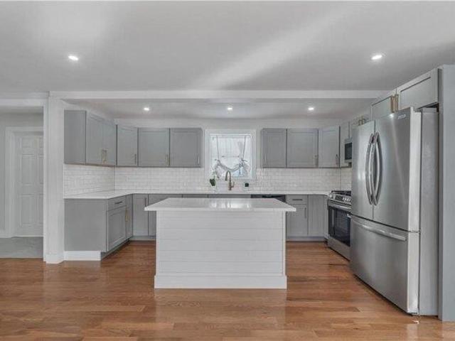 house with 4 bedroom, Warwick RI ES105095841