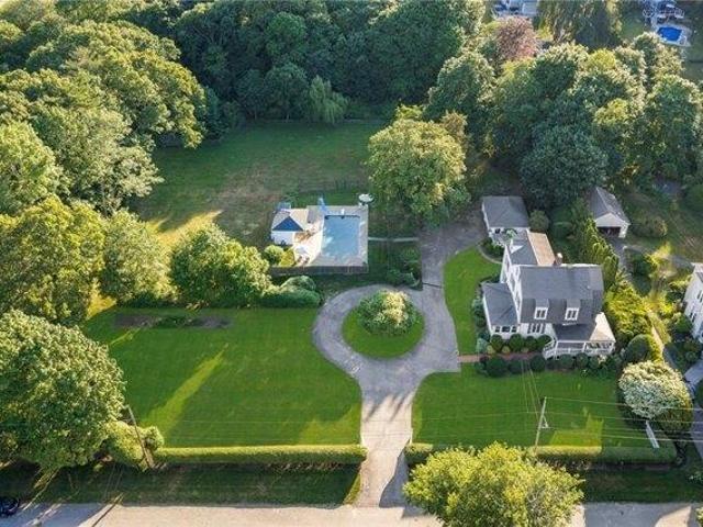 house with 4 bedroom, Warwick RI ES105140863