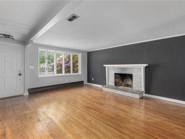 house with 4 bedroom, Warwick RI ES105142414