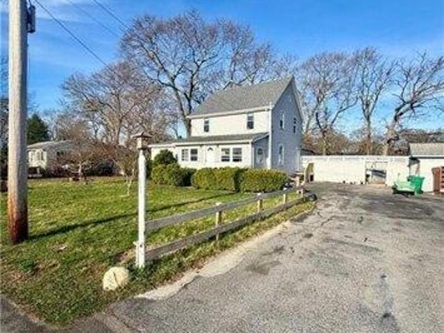 house with 4 bedroom, Warwick RI ES105142564