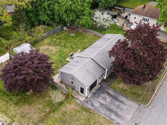 house with 4 bedroom, Warwick RI ES102959358