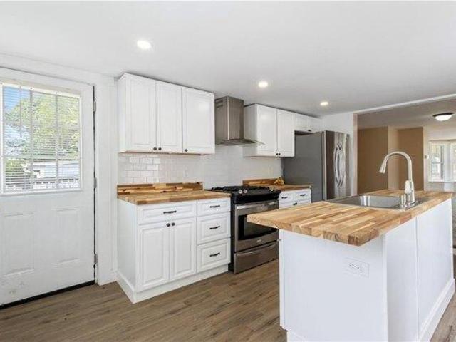 house with 4 bedroom, Warwick RI ES103074243