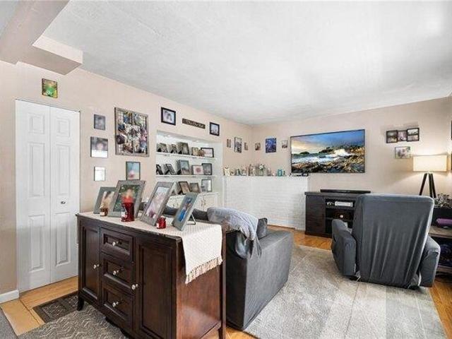 house with 4 bedroom, Warwick RI ES103073809