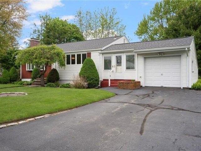 house with 4 bedroom, Warwick RI ES103188568