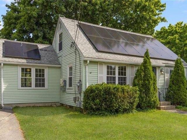 house with 4 bedroom, Warwick RI ES103221658