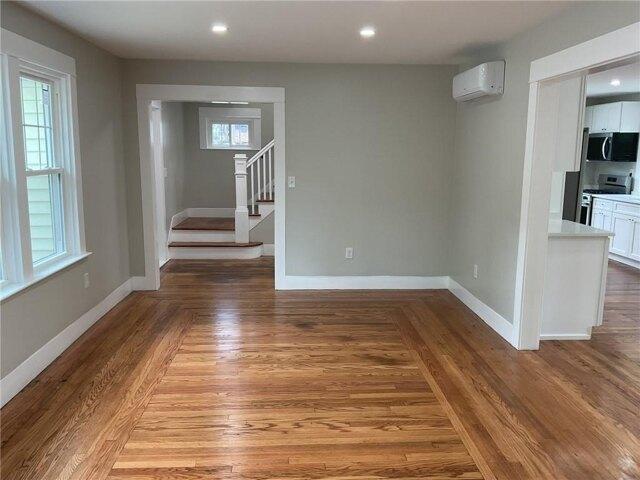 house with 4 bedroom, Warwick RI ES103439672