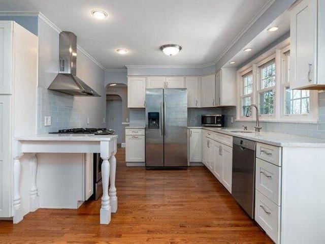 house with 4 bedroom, Warwick RI ES103443765