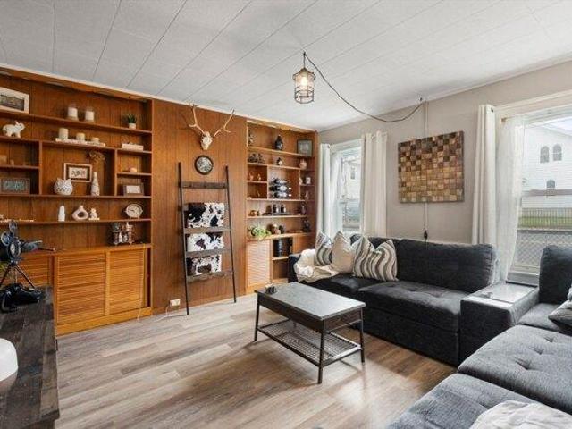 house with 4 bedroom, Warren MA ES103073489