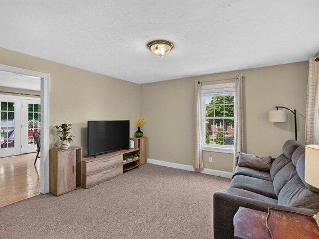 house with 4 bedroom, Warren MA ES105095392