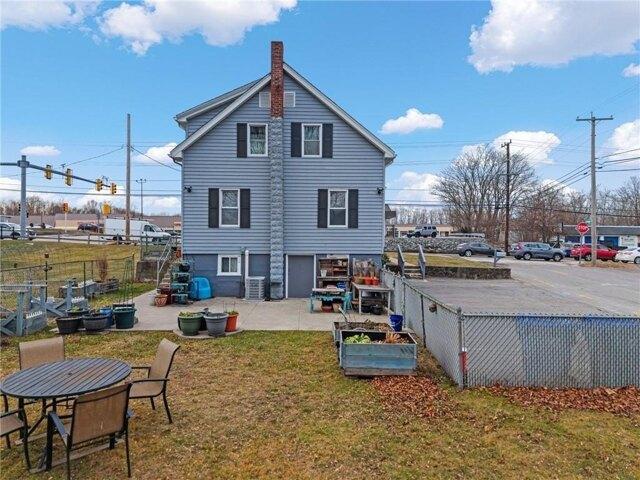 house with 4 bedroom, Warren RI ES103442166