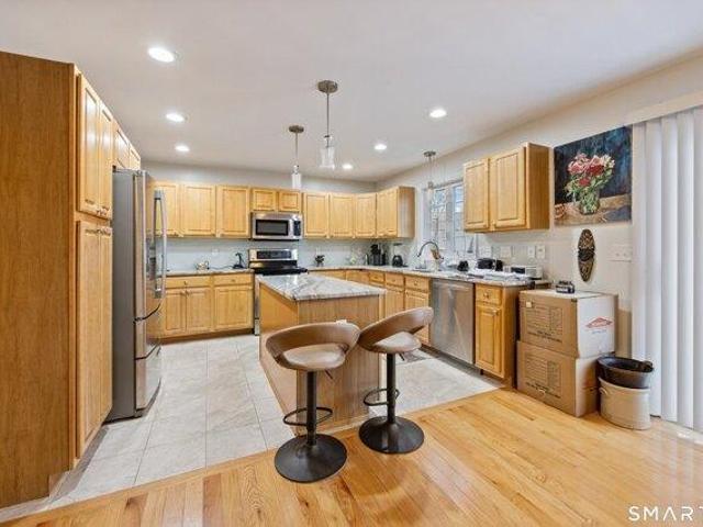 house with 4 bedroom, Waterbury CT DLS102776369