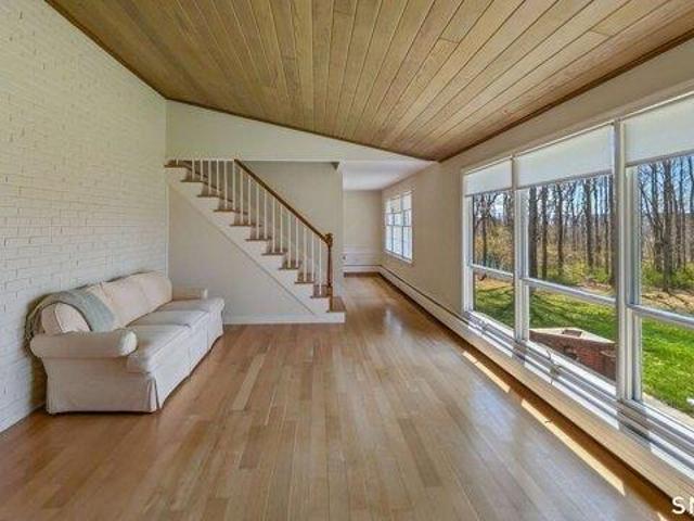 house with 4 bedroom, Waterbury CT DS101856645