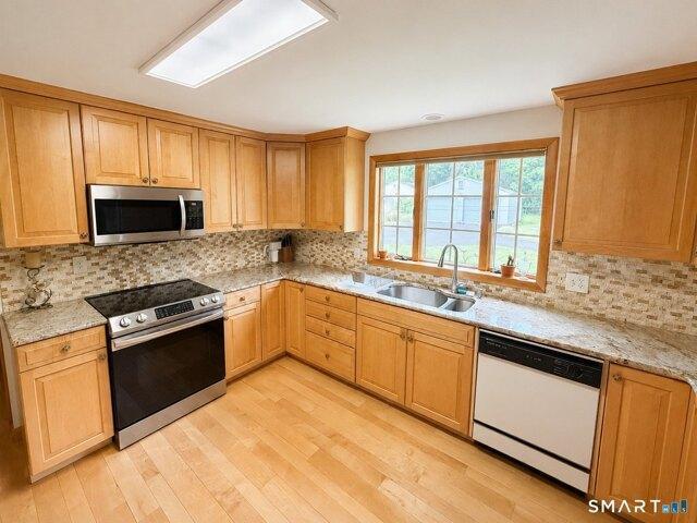 house with 4 bedroom, Waterbury CT ES103621259