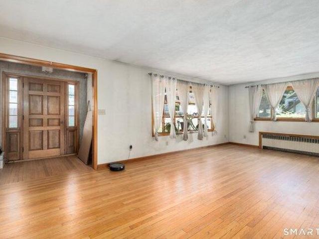 house with 4 bedroom, Waterbury CT ES103625679