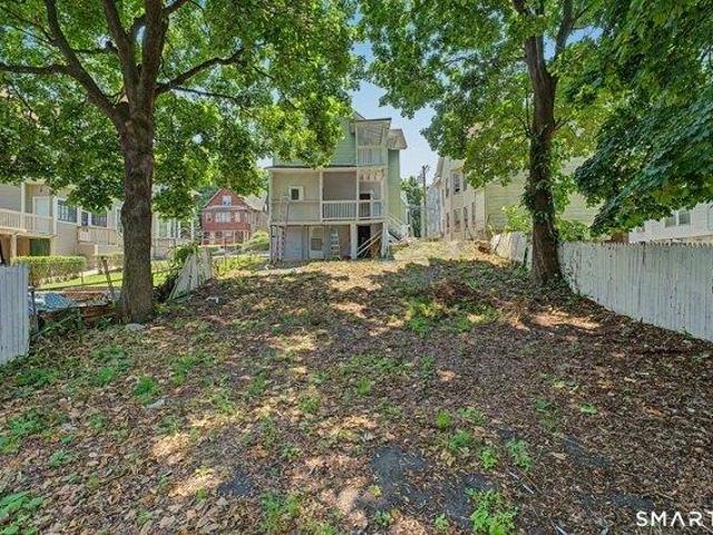 house with 4 bedroom, Waterbury CT ES104406440