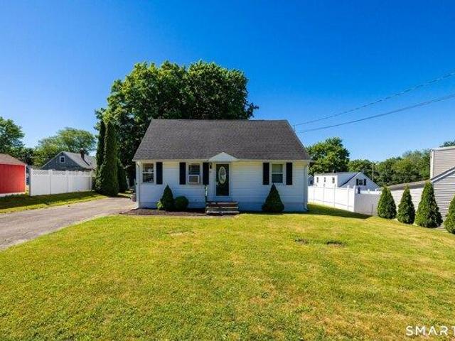 house with 4 bedroom, Waterbury CT ES104407654