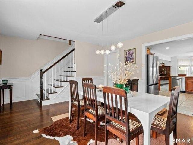 house with 4 bedroom, Waterbury CT ES104649728