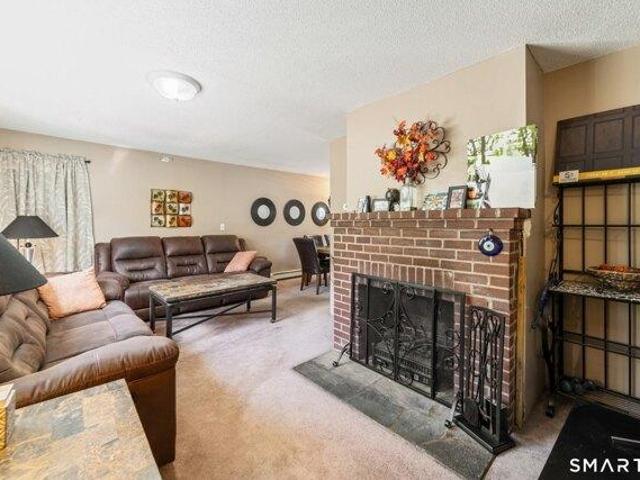 house with 4 bedroom, Waterbury CT ES104809675