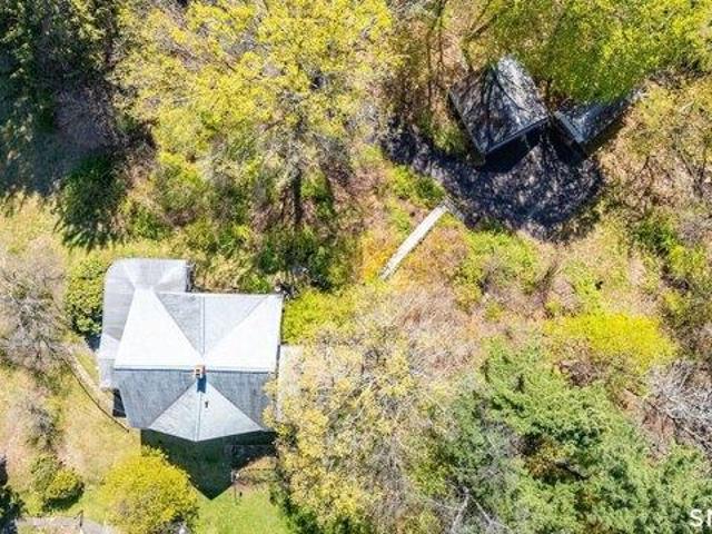 house with 4 bedroom, Waterbury CT ES104900424