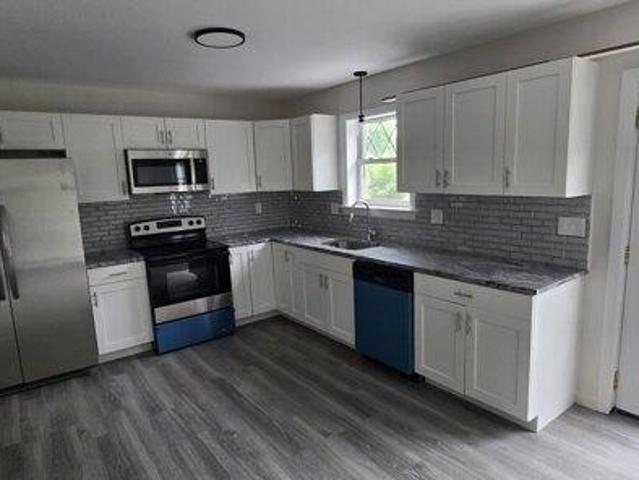 house with 4 bedroom, Waterbury CT ES104113501
