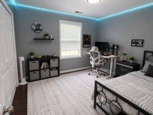 house with 4 bedroom, Waterbury CT ES104153678