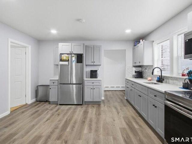 house with 4 bedroom, Waterbury CT ES104333064