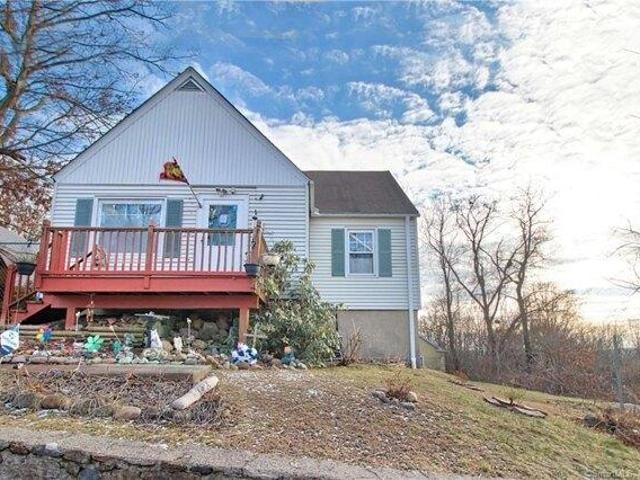 house with 4 bedroom, Waterbury CT ES104351783