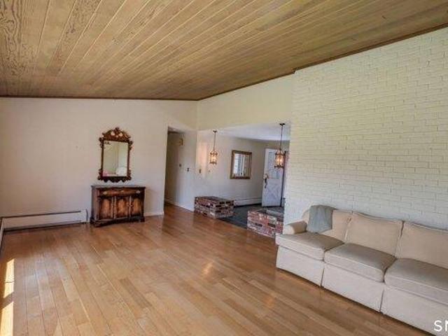 house with 4 bedroom, Waterbury CT ES105113259