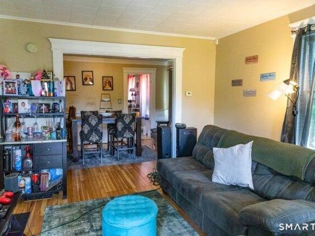 house with 4 bedroom, Waterbury CT ES105126889