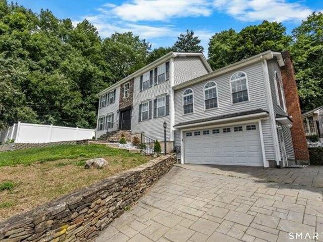 house with 4 bedroom, Waterbury CT ES105144893