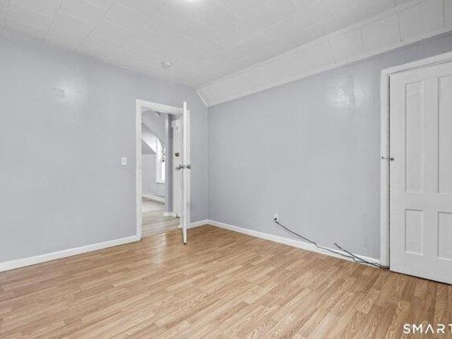 house with 4 bedroom, Waterbury CT ES105156037