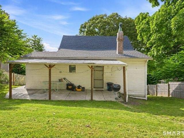 house with 4 bedroom, Waterbury CT ES105157374