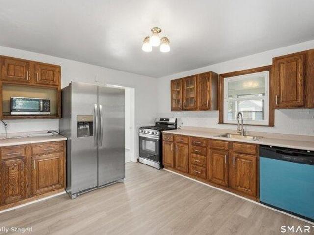 house with 4 bedroom, Waterbury CT ES105160109