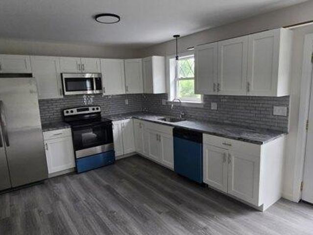 house with 4 bedroom, Waterbury CT ES105172047