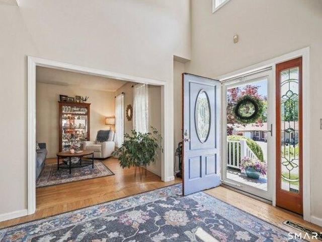 house with 4 bedroom, Waterbury CT ES105203439