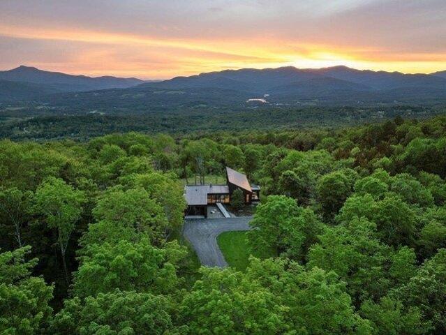 house with 4 bedroom, Waterbury VT DLS102594294