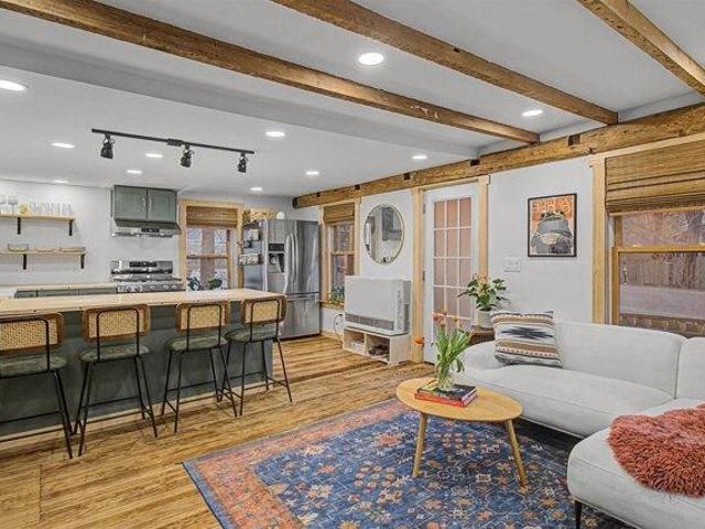house with 4 bedroom, Waterbury VT DLS102798641