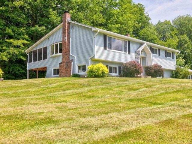 house with 4 bedroom, Waterbury VT DS104008395