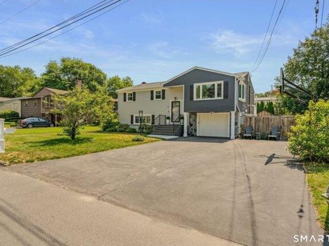 house with 4 bedroom, Waterford CT DS104352663