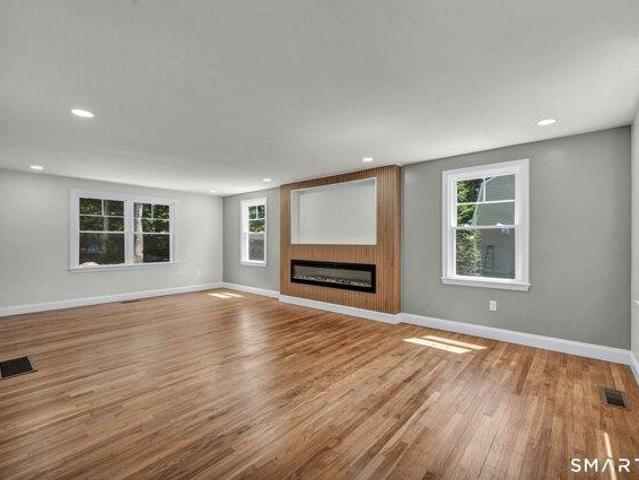 house with 4 bedroom, Waterford CT ES104481121
